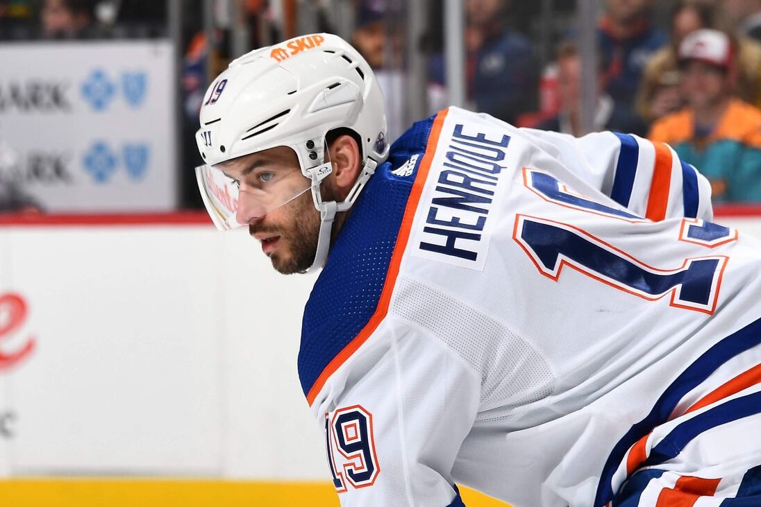 Chris Simon, a Stanley Cup winner with the Colorado Avalanche, dead at ...